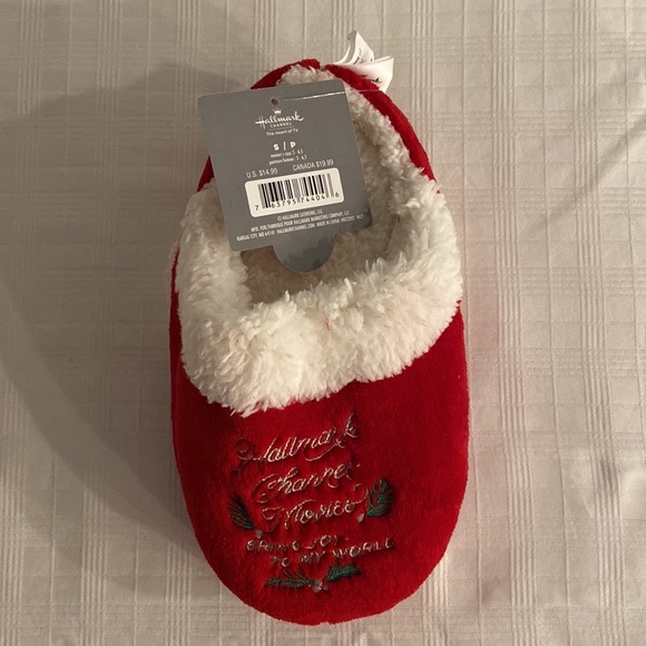 Hallmark | Shoes | Hallmark Channel Adult Christmas Slippers Hallmark ...